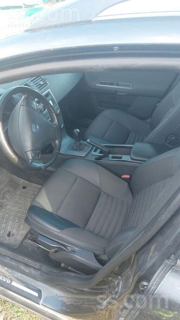 Zils Volvo V50 2009 Daugavpils, ar dzinēja tilpumu 1.60 L un nobraukumu 280 tūkst. km par 2200 €, foto 9 vietnē AUTOMOTO.COM.LV