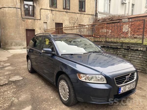 Blue Volvo V50 2009 in Riga, with an engine capacity of 1.60 L and mileage of 249 thousand km for 1500 €, photo 2 on AUTOMOTO.COM.LV