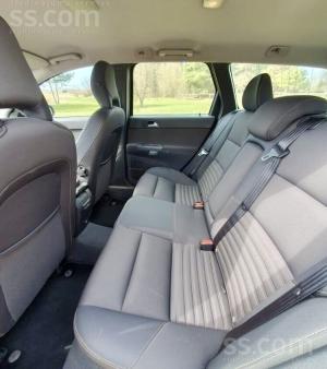 Blue Volvo V50 2009 in Riga, with an engine capacity of 1.60 L and mileage of 249 thousand km for 1500 €, photo 6 on AUTOMOTO.COM.LV