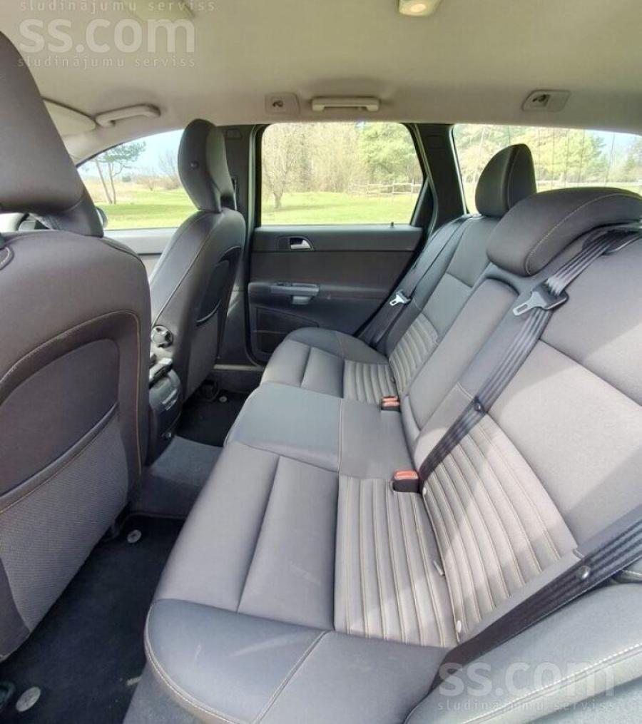 Blue Volvo V50 2009 in Riga, with an engine capacity of 1.60 L and mileage of 249 thousand km for 1500 €, photo 6 on AUTOMOTO.COM.LV