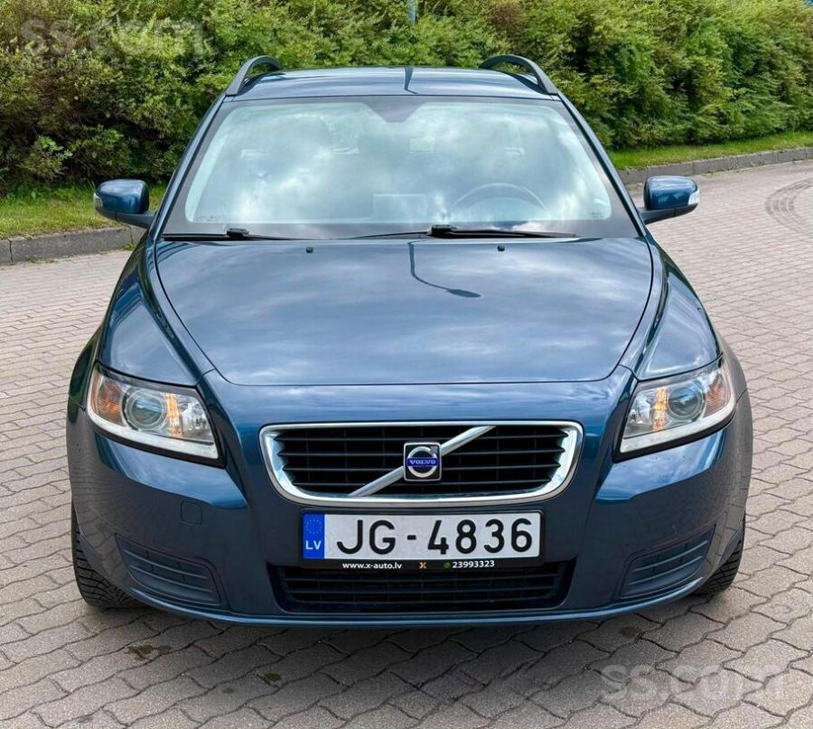 Blue Volvo V50 2009 in Riga, with an engine capacity of 1.60 L and mileage of 249 thousand km for 1990 €, photo 1 on AUTOMOTO.COM.LV