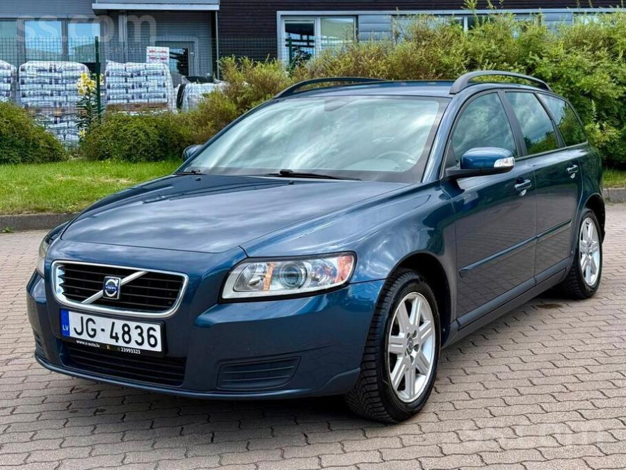 Blue Volvo V50 2009 in Riga, with an engine capacity of 1.60 L and mileage of 249 thousand km for 1990 €, photo 3 on AUTOMOTO.COM.LV