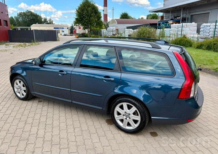 Blue Volvo V50 2009 in Riga, with an engine capacity of 1.60 L and mileage of 249 thousand km for 1990 €, photo 4 on AUTOMOTO.COM.LV