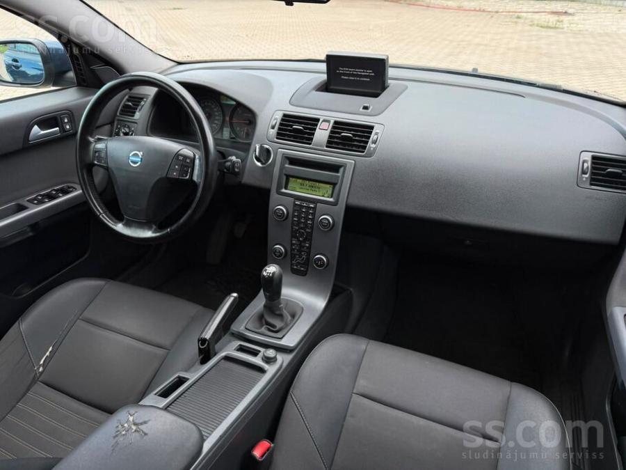 Blue Volvo V50 2009 in Riga, with an engine capacity of 1.60 L and mileage of 249 thousand km for 1990 €, photo 8 on AUTOMOTO.COM.LV