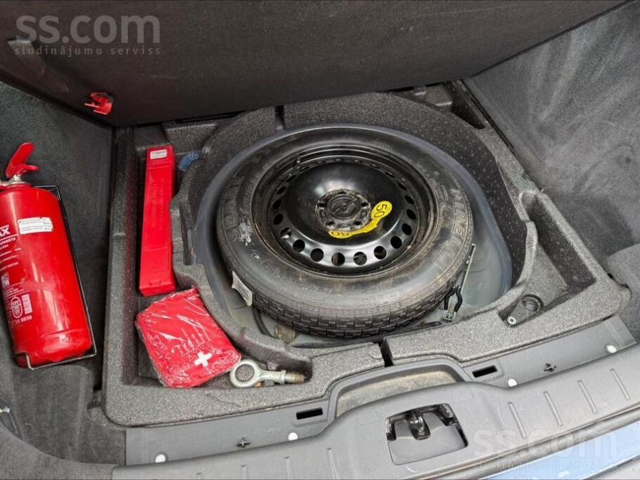 Blue Volvo V50 2009 in Riga, with an engine capacity of 1.60 L and mileage of 249 thousand km for 1990 €, photo 16 on AUTOMOTO.COM.LV