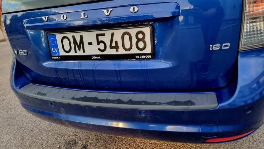Blue Volvo V50 2009 in Cesis, with an engine capacity of 1.60 L and mileage of 292 thousand km for 2500 €, photo 7 on AUTOMOTO.COM.LV