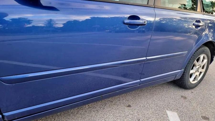 Blue Volvo V50 2009 in Cesis, with an engine capacity of 1.60 L and mileage of 292 thousand km for 2500 €, photo 11 on AUTOMOTO.COM.LV