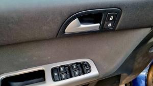 Blue Volvo V50 2009 in Cesis, with an engine capacity of 1.60 L and mileage of 292 thousand km for 2500 €, photo 16 on AUTOMOTO.COM.LV