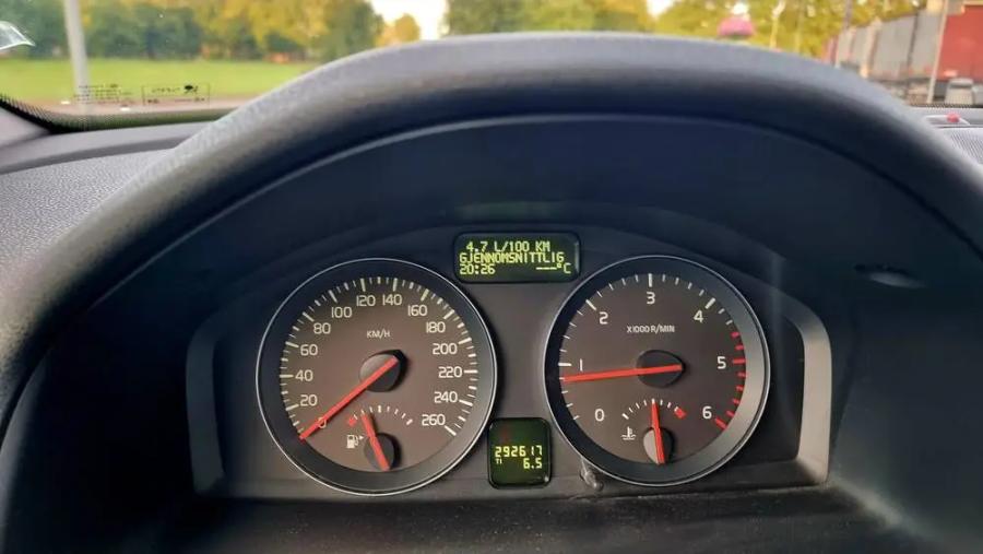 Blue Volvo V50 2009 in Cesis, with an engine capacity of 1.60 L and mileage of 292 thousand km for 2500 €, photo 21 on AUTOMOTO.COM.LV