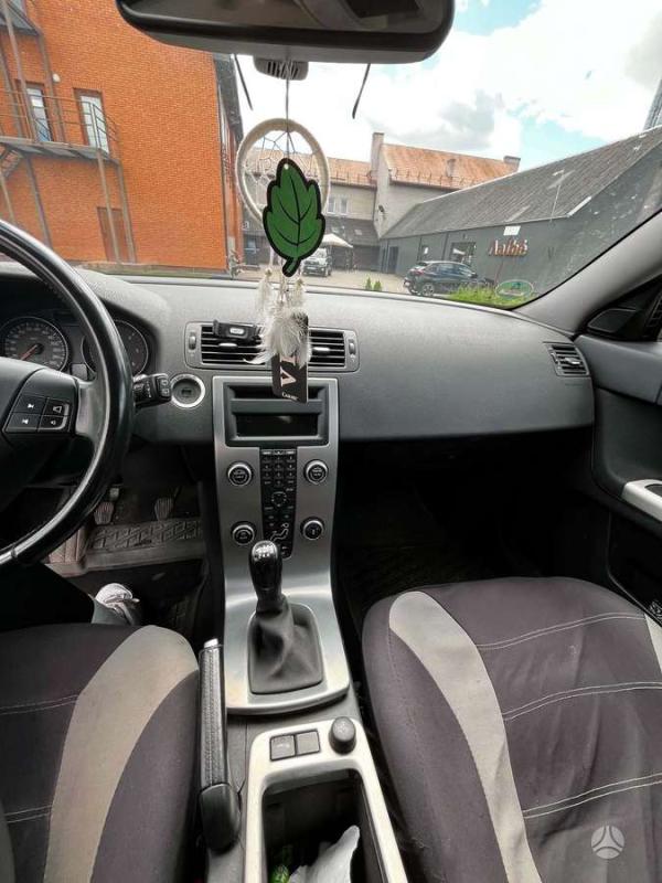 Blue Volvo V50 2009 in Kursenai, with an engine capacity of 1.56 L and mileage of 254 thousand km for 3200 €, photo 6 on AUTOMOTO.COM.LV