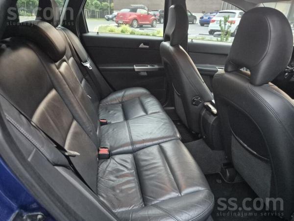 Blue Volvo V50 2009 in Jurmala, with an engine capacity of 2.40 L and mileage of 316 thousand km for 2850 €, photo 7 on AUTOMOTO.COM.LV