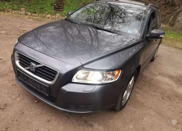Zils Volvo V50 2009 Kauņa, ar dzinēja tilpumu 2.00 L un nobraukumu 323 tūkst. km par 1499 €, foto 1 vietnē AUTOMOTO.COM.LV