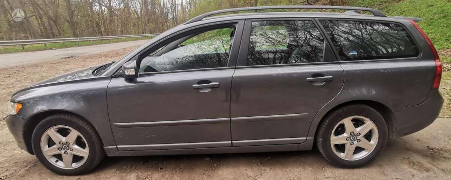 Blue Volvo V50 2009 in Kaunas, with an engine capacity of 2.00 L and mileage of 323 thousand km for 1499 €, photo 8 on AUTOMOTO.COM.LV