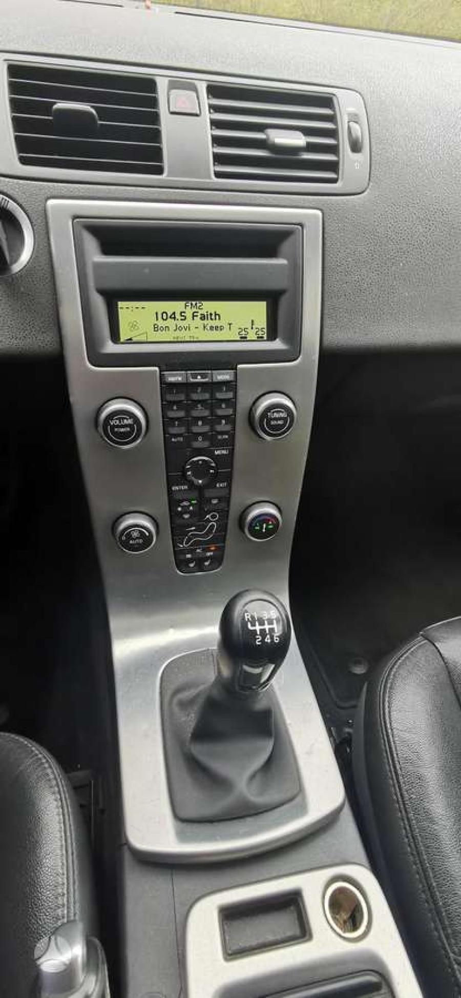 Blue Volvo V50 2009 in Kaunas, with an engine capacity of 2.00 L and mileage of 323 thousand km for 1499 €, photo 21 on AUTOMOTO.COM.LV