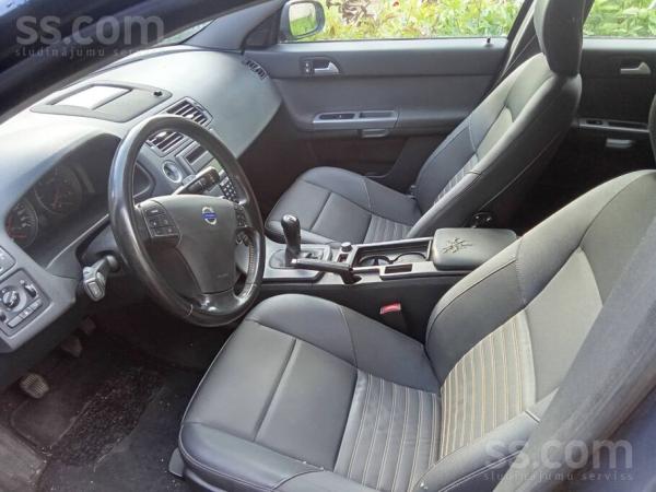 Zils Volvo V50 2009 Bauska, ar dzinēja tilpumu 1.60 L un nobraukumu 250 tūkst. km par 2000 €, foto 7 vietnē AUTOMOTO.COM.LV