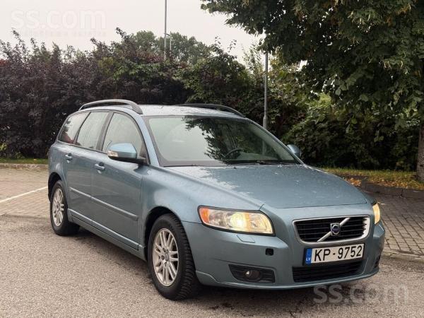Blue Volvo V50 2009 in Jelgava, with an engine capacity of 1.60 L and mileage of 325 thousand km for 1650 €, photo 1 on AUTOMOTO.COM.LV