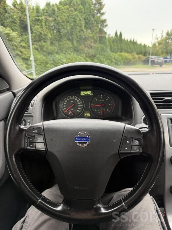 Blue Volvo V50 2009 in Jelgava, with an engine capacity of 1.60 L and mileage of 325 thousand km for 1650 €, photo 6 on AUTOMOTO.COM.LV