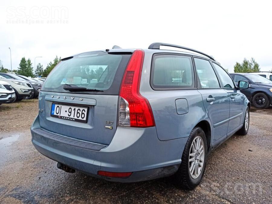 Zils Volvo V50 2009 Daugavpils, ar dzinēja tilpumu 1.60 L un nobraukumu 0 tūkst. km par 2700 €, foto 9 vietnē AUTOMOTO.COM.LV