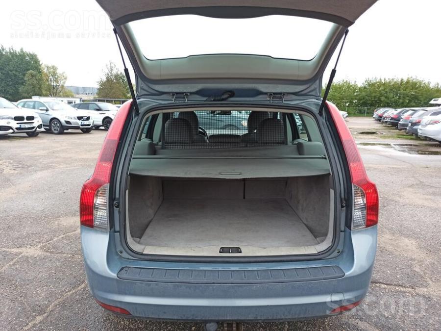 Zils Volvo V50 2009 Daugavpils, ar dzinēja tilpumu 1.60 L un nobraukumu 0 tūkst. km par 2700 €, foto 11 vietnē AUTOMOTO.COM.LV