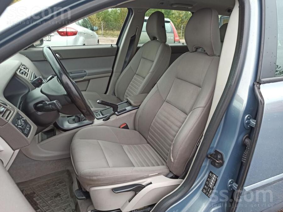 Zils Volvo V50 2009 Daugavpils, ar dzinēja tilpumu 1.60 L un nobraukumu 0 tūkst. km par 2700 €, foto 12 vietnē AUTOMOTO.COM.LV