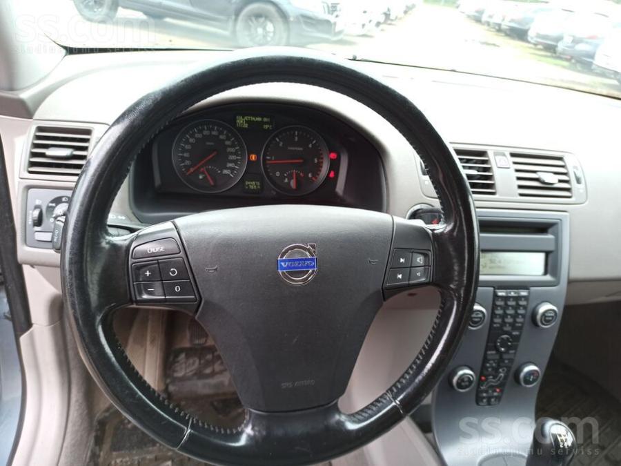 Zils Volvo V50 2009 Daugavpils, ar dzinēja tilpumu 1.60 L un nobraukumu 0 tūkst. km par 2700 €, foto 17 vietnē AUTOMOTO.COM.LV