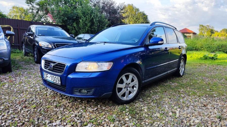 Blue Volvo V50 2010 in Riga, with an engine capacity of 2.00 L and mileage of 0 thousand km for 3550 €, photo 1 on AUTOMOTO.COM.LV