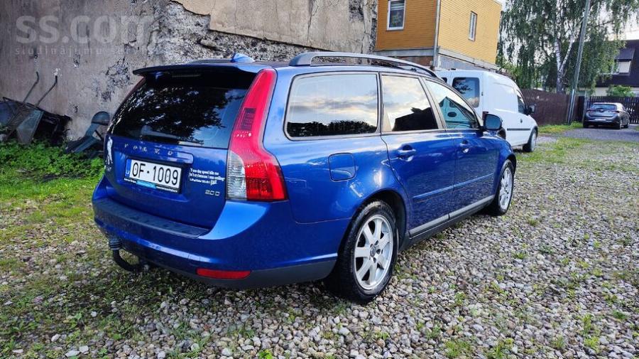 Blue Volvo V50 2010 in Riga, with an engine capacity of 2.00 L and mileage of 0 thousand km for 3550 €, photo 5 on AUTOMOTO.COM.LV