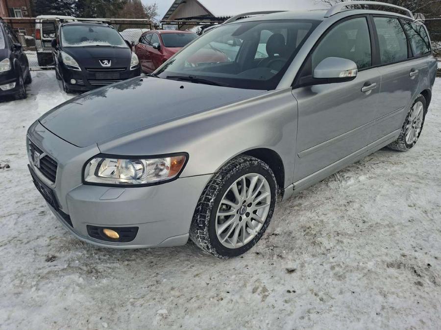 Blue Volvo V50 2010 in Pasvalys, with an engine capacity of 1.56 L and mileage of 203 thousand km for 3200 €, photo 2 on AUTOMOTO.COM.LV