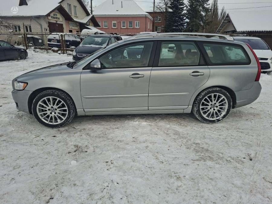 Blue Volvo V50 2010 in Pasvalys, with an engine capacity of 1.56 L and mileage of 203 thousand km for 3200 €, photo 3 on AUTOMOTO.COM.LV