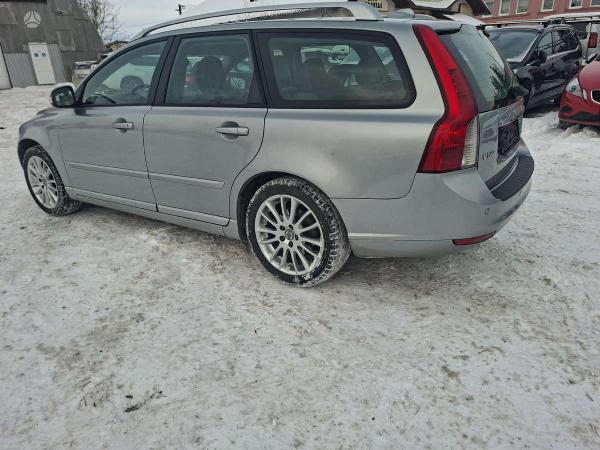 Zils Volvo V50 2010 Pasvalys, ar dzinēja tilpumu 1.56 L un nobraukumu 203 tūkst. km par 3200 €, foto 4 vietnē AUTOMOTO.COM.LV