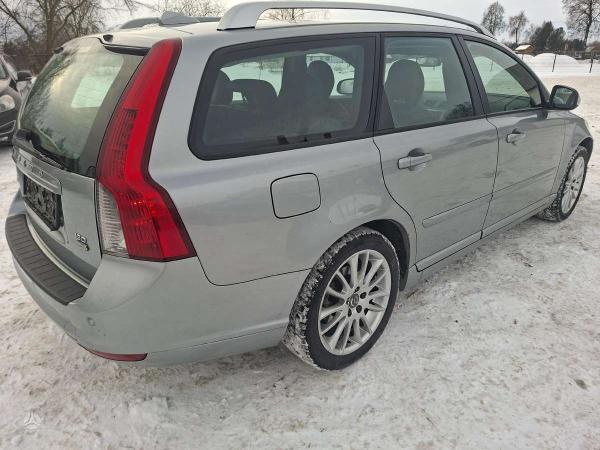 Zils Volvo V50 2010 Pasvalys, ar dzinēja tilpumu 1.56 L un nobraukumu 203 tūkst. km par 3200 €, foto 7 vietnē AUTOMOTO.COM.LV