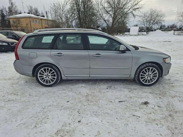 Zils Volvo V50 2010 Pasvalys, ar dzinēja tilpumu 1.56 L un nobraukumu 203 tūkst. km par 3200 €, foto 8 vietnē AUTOMOTO.COM.LV