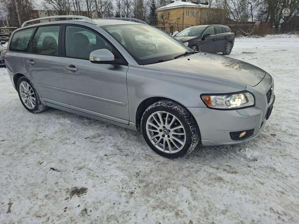 Zils Volvo V50 2010 Pasvalys, ar dzinēja tilpumu 1.56 L un nobraukumu 203 tūkst. km par 3200 €, foto 9 vietnē AUTOMOTO.COM.LV