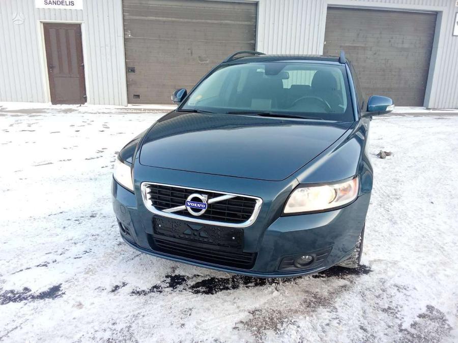 Zils Volvo V50 2010 Alīta, ar dzinēja tilpumu 1.56 L un nobraukumu 231 tūkst. km par 2950 €, foto 1 vietnē AUTOMOTO.COM.LV