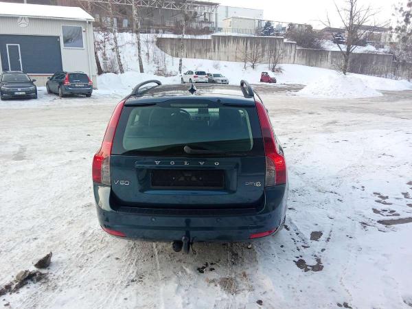 Zils Volvo V50 2010 Alīta, ar dzinēja tilpumu 1.56 L un nobraukumu 231 tūkst. km par 2950 €, foto 10 vietnē AUTOMOTO.COM.LV