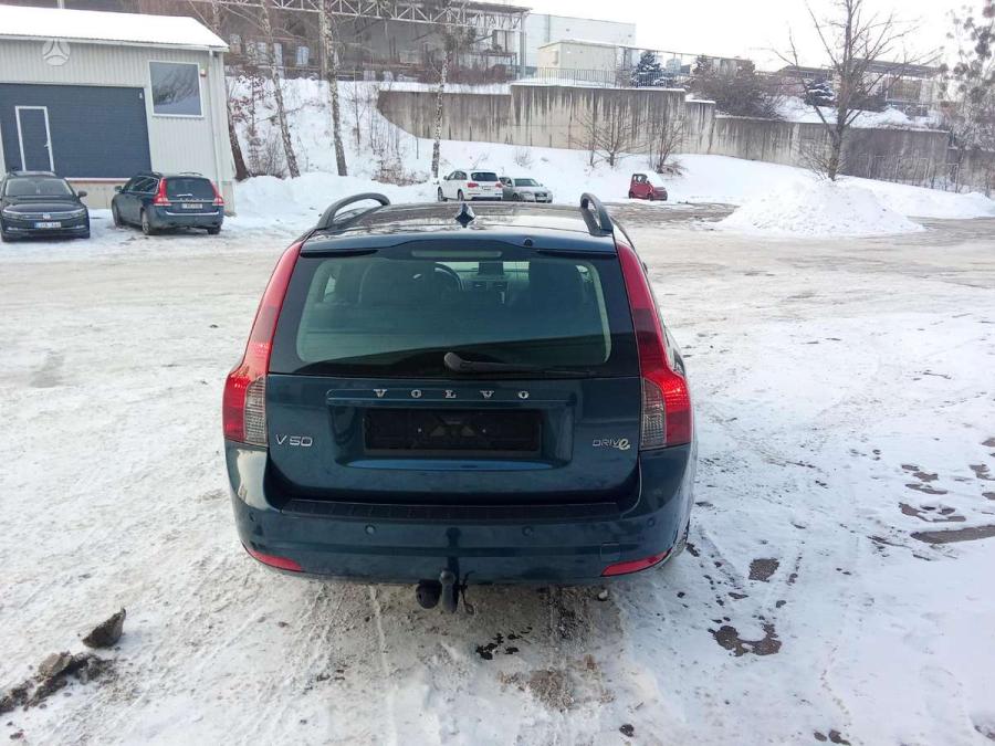 Zils Volvo V50 2010 Alīta, ar dzinēja tilpumu 1.56 L un nobraukumu 231 tūkst. km par 2950 €, foto 10 vietnē AUTOMOTO.COM.LV