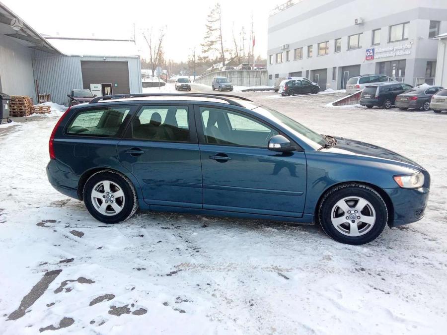 Zils Volvo V50 2010 Alīta, ar dzinēja tilpumu 1.56 L un nobraukumu 231 tūkst. km par 2950 €, foto 13 vietnē AUTOMOTO.COM.LV