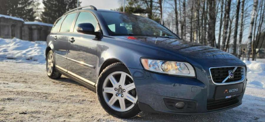 Blue Volvo V50 2010 in Kazlu Ruda, with an engine capacity of 1.56 L and mileage of 254 thousand km for 2900 €, photo 1 on AUTOMOTO.COM.LV