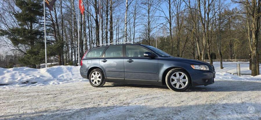 Blue Volvo V50 2010 in Kazlu Ruda, with an engine capacity of 1.56 L and mileage of 254 thousand km for 2900 €, photo 4 on AUTOMOTO.COM.LV