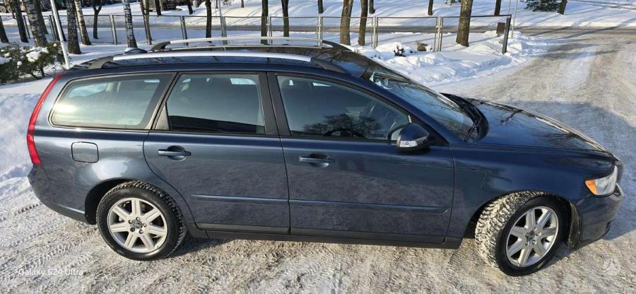 Blue Volvo V50 2010 in Kazlu Ruda, with an engine capacity of 1.56 L and mileage of 254 thousand km for 2900 €, photo 5 on AUTOMOTO.COM.LV
