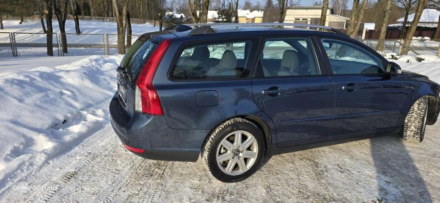 Blue Volvo V50 2010 in Kazlu Ruda, with an engine capacity of 1.56 L and mileage of 254 thousand km for 2900 €, photo 7 on AUTOMOTO.COM.LV
