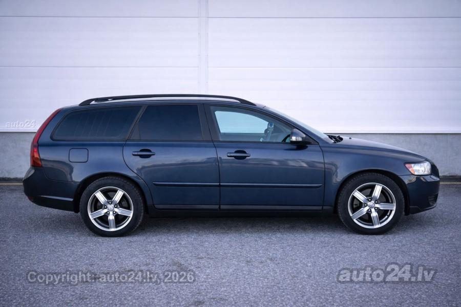 Blue Volvo V50 2010 in Valga, with an engine capacity of 2.00 L and mileage of 264 thousand km for 1700 €, photo 4 on AUTOMOTO.COM.LV
