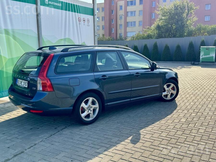 Blue Volvo V50 2011 in Ludza, with an engine capacity of 1.60 L and mileage of 0 thousand km for 4580 €, photo 5 on AUTOMOTO.COM.LV