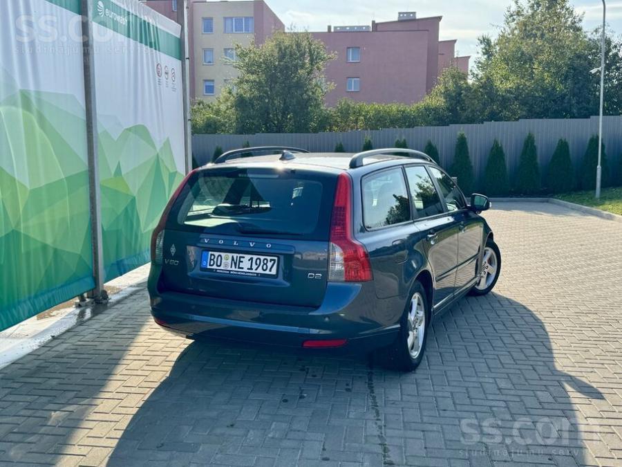 Blue Volvo V50 2011 in Ludza, with an engine capacity of 1.60 L and mileage of 0 thousand km for 4580 €, photo 6 on AUTOMOTO.COM.LV