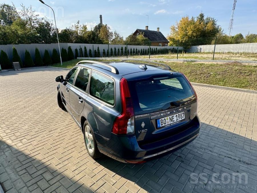 Blue Volvo V50 2011 in Ludza, with an engine capacity of 1.60 L and mileage of 0 thousand km for 4580 €, photo 7 on AUTOMOTO.COM.LV