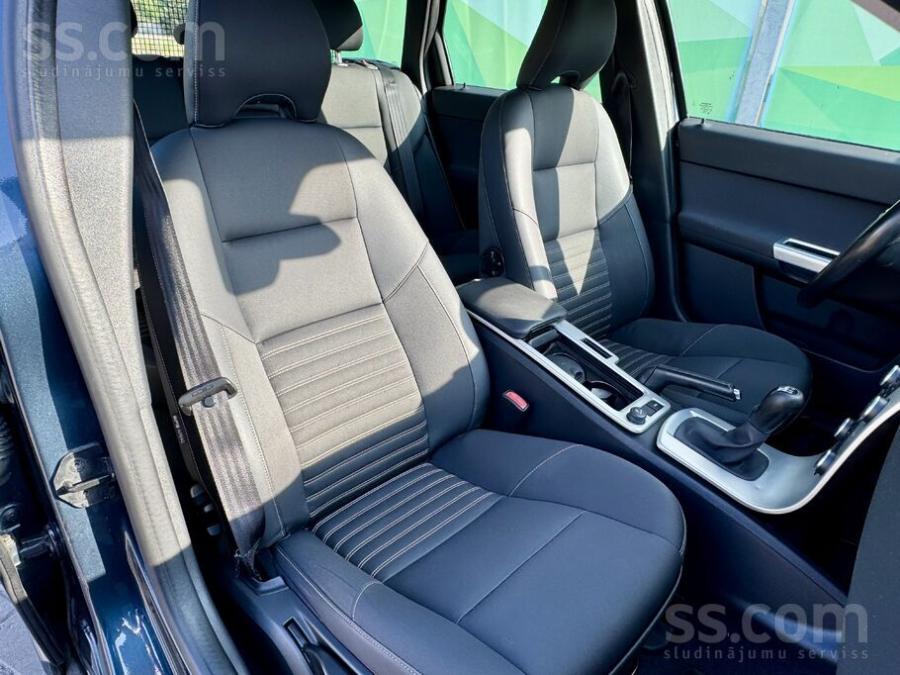 Blue Volvo V50 2011 in Ludza, with an engine capacity of 1.60 L and mileage of 0 thousand km for 4580 €, photo 16 on AUTOMOTO.COM.LV