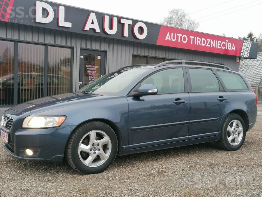 Zils Volvo V50 2011 Valmiera, ar dzinēja tilpumu 1.60 L un nobraukumu 0 tūkst. km par 3950 €, foto 1 vietnē AUTOMOTO.COM.LV