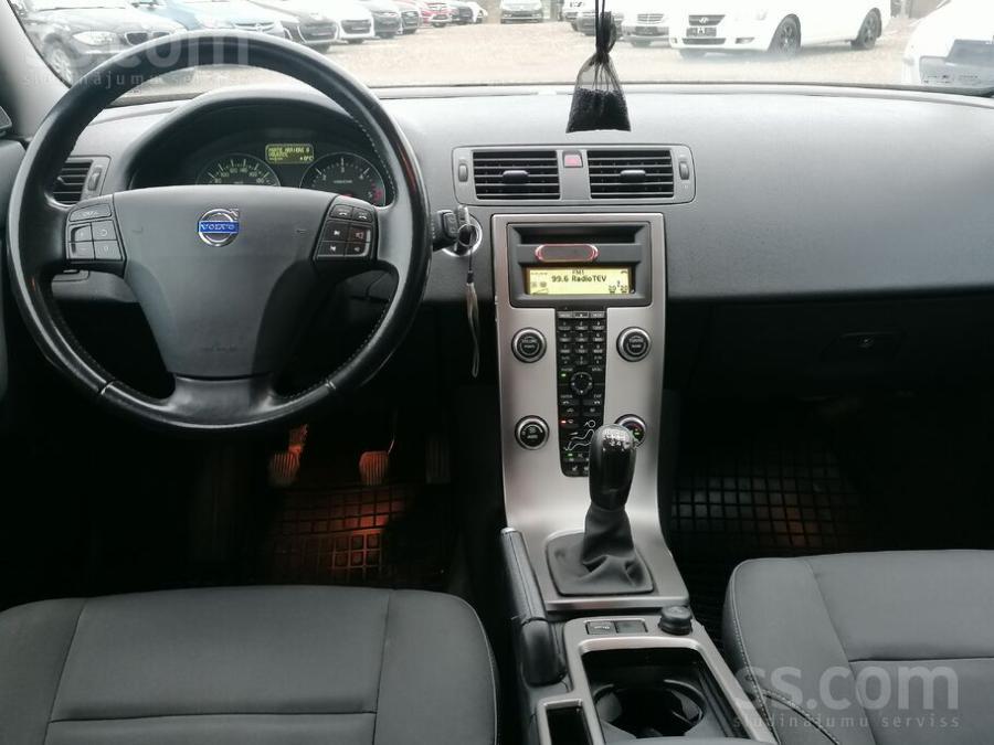Zils Volvo V50 2011 Valmiera, ar dzinēja tilpumu 1.60 L un nobraukumu 0 tūkst. km par 3950 €, foto 8 vietnē AUTOMOTO.COM.LV