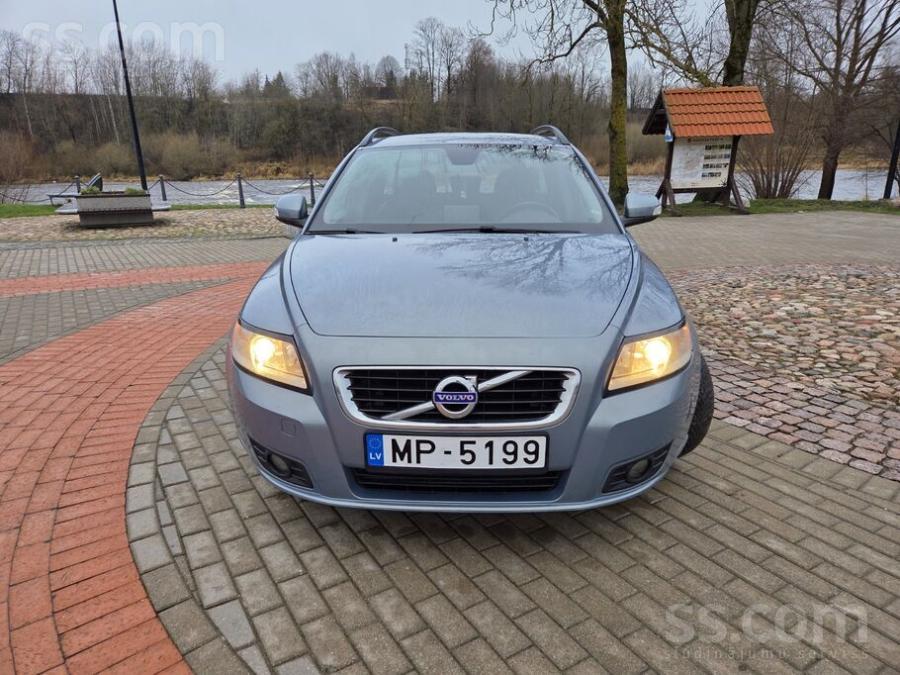 Zils Volvo V50 2011 Bauska, ar dzinēja tilpumu 2.00 L un nobraukumu 350 tūkst. km par 4500 €, foto 3 vietnē AUTOMOTO.COM.LV