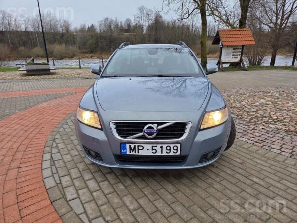 Blue Volvo V50 2011 in Bauska, with an engine capacity of 2.00 L and mileage of 350 thousand km for 4100 €, photo 3 on AUTOMOTO.COM.LV